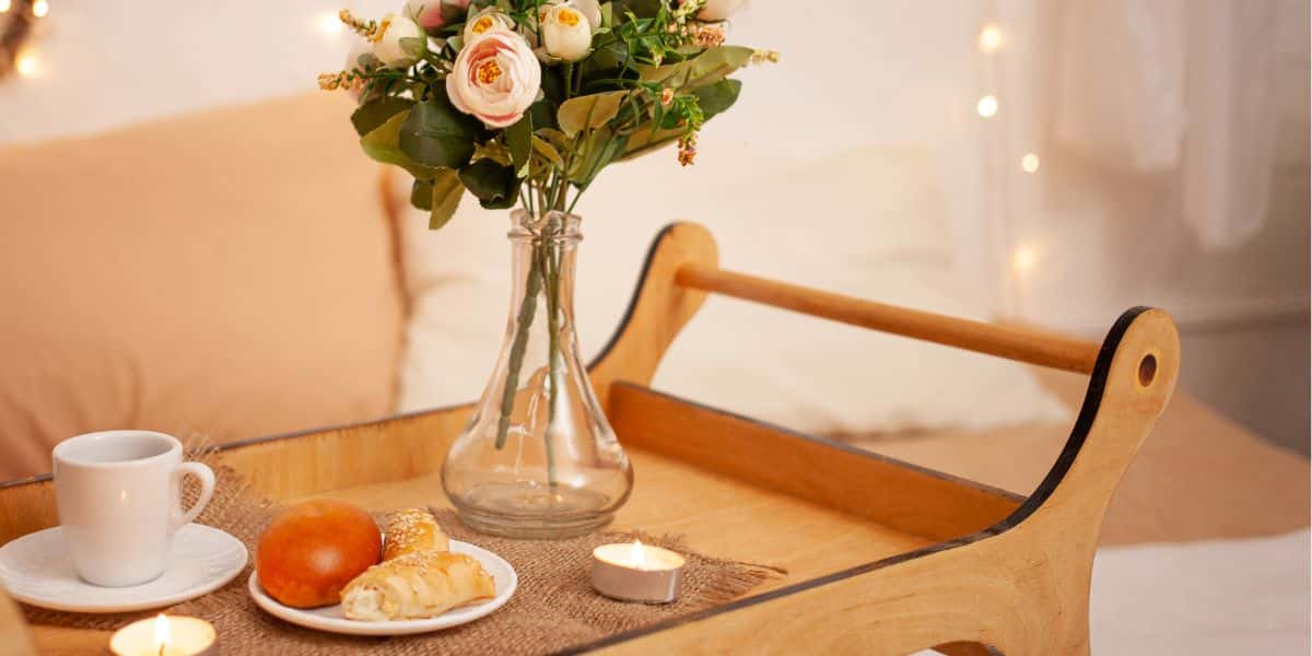 Table de lit roulante : conseils pratiques pour une bonne sélection